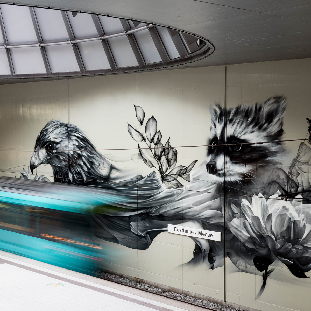 Graffiti in Frankfurt – Gemälde von Bacon in der U-Bahn-Station ...